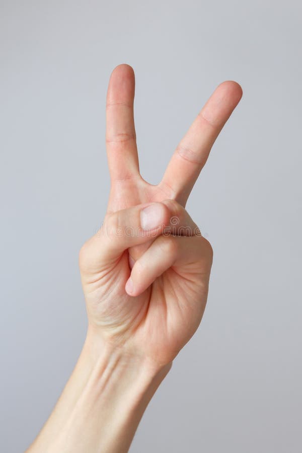 Die Hand Zeigt Das Nummer Zwei. Countdowngeste Oder -Zeichen ...