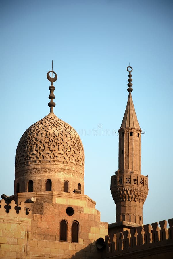 Die Kuppel Und Das Minarett Der Al-Azhar-Moschee in Kairo Stockfoto ...