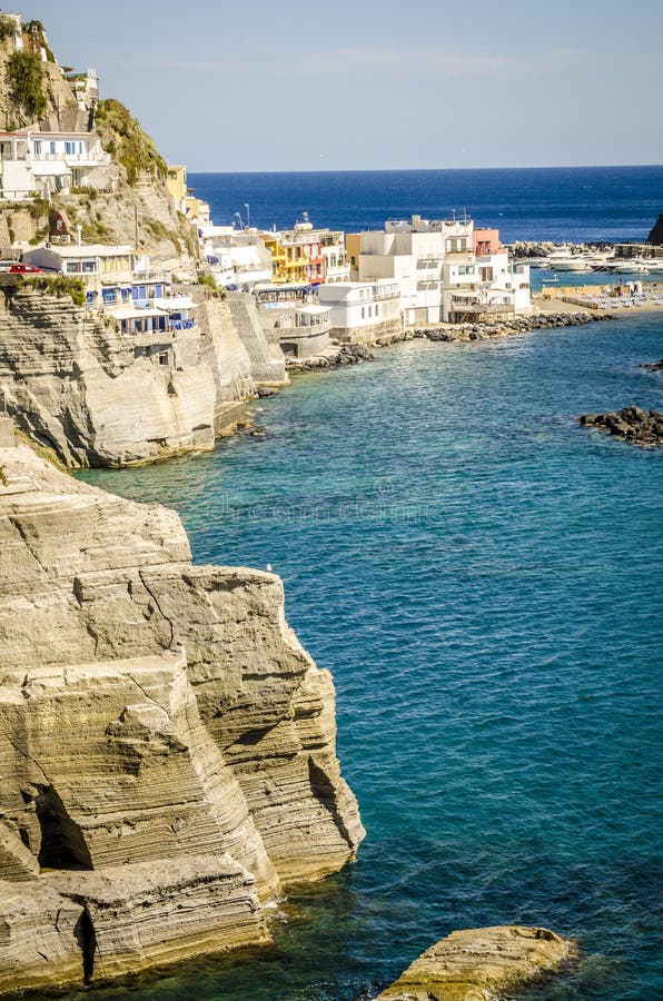 Die Insel Von Ischia Vom Meer Stockbild - Bild von golf, sommer: 93400527