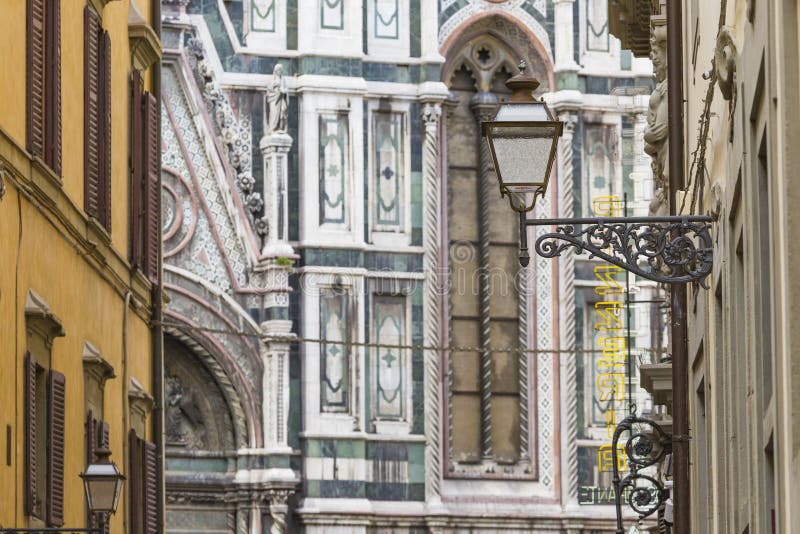 Die Kathedrale Der Heiliger Maria Der Blume (Florence Cathedral) a ...