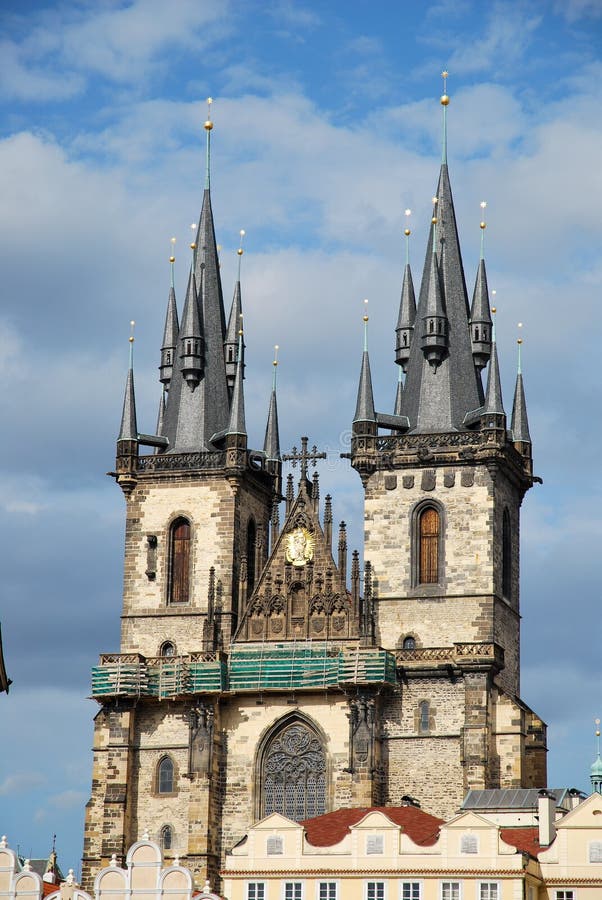 Die Teynkirche in Prag stockbild. Bild von prag, aufsatz - 20549461