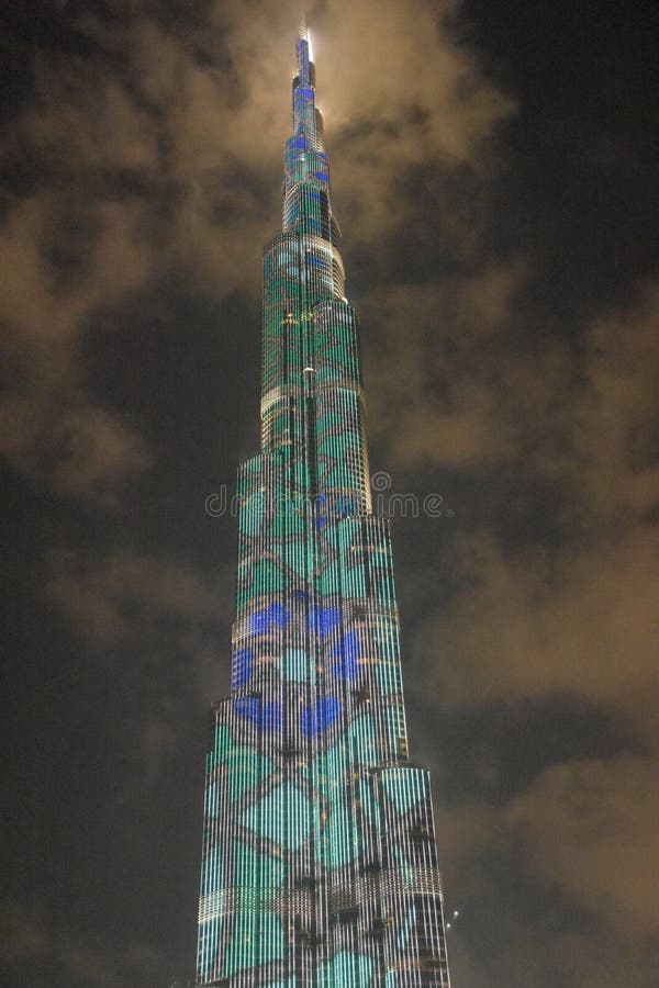 Die LED-Lichter Zeigen Bei Burj Khalifa in Dubai, UAE Redaktionelles ...