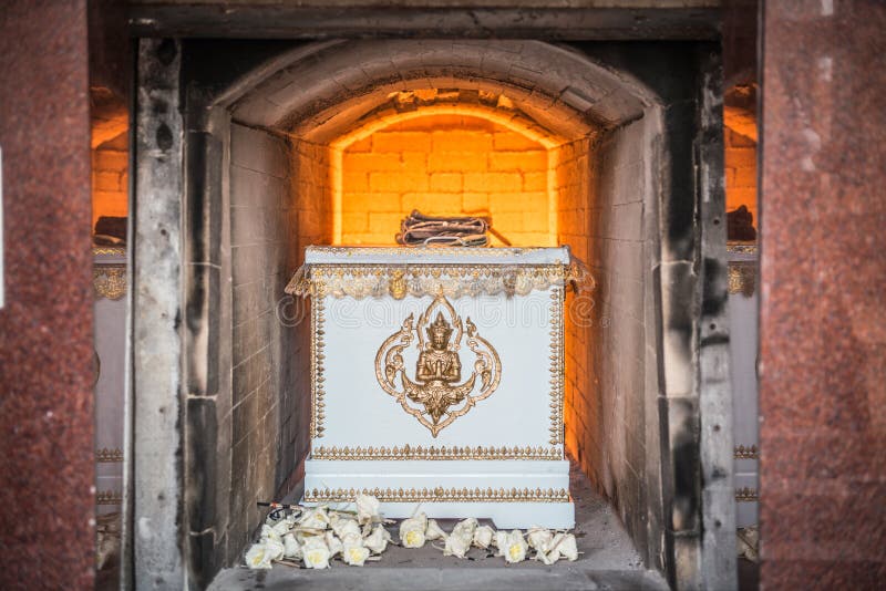 Leiche im Sarg stockfoto. Bild von leichenbestatter, zerfall - 67386146