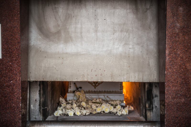 Leiche im Sarg stockfoto. Bild von leichenbestatter, zerfall - 67386146