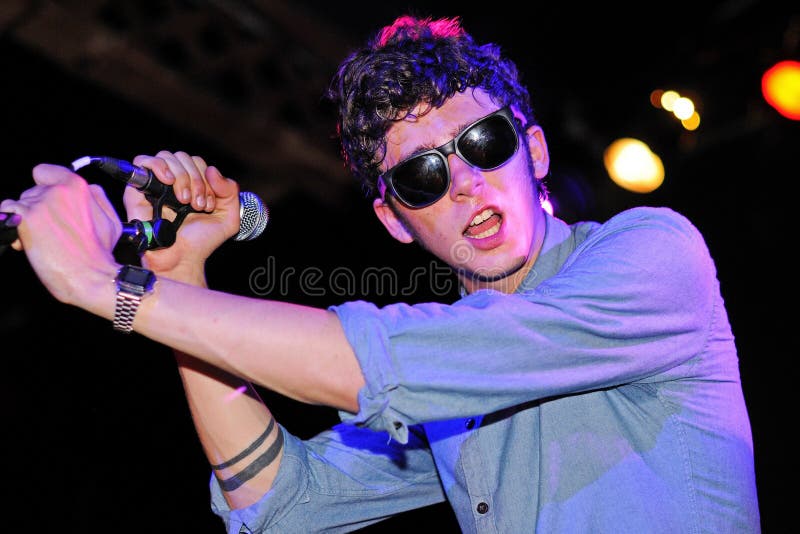 Die Letzten Dandy (Band Von Valencia) Perfoms in KGB-Stadium ...