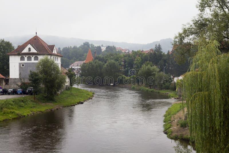 Die Moldau-Fluss stockfoto. Bild von gebäude, grenzstein - 33879654