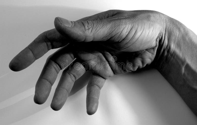 Rechte Hand Des Erwachsenen Matches Des Manngriffs Einer Mit ...