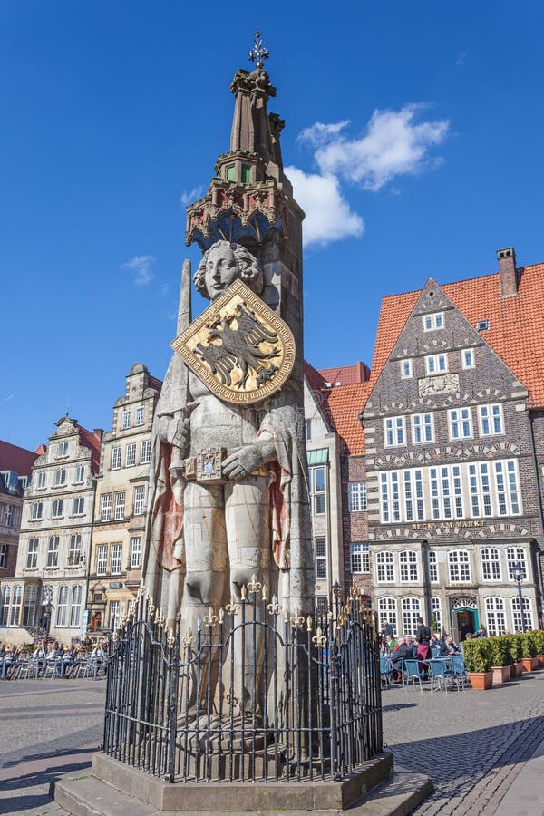 Die Roland-Statue In Bremen Redaktionelles Stockbild - Bild von denkmal ...