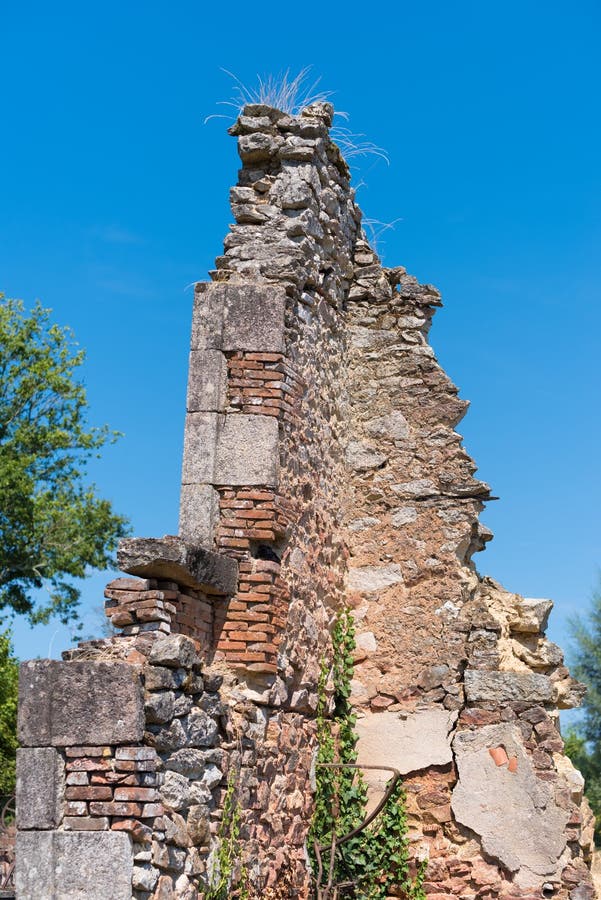 Die Ruinen Von Oradour-sur-glane Redaktionelles Stockbild - Bild von ...