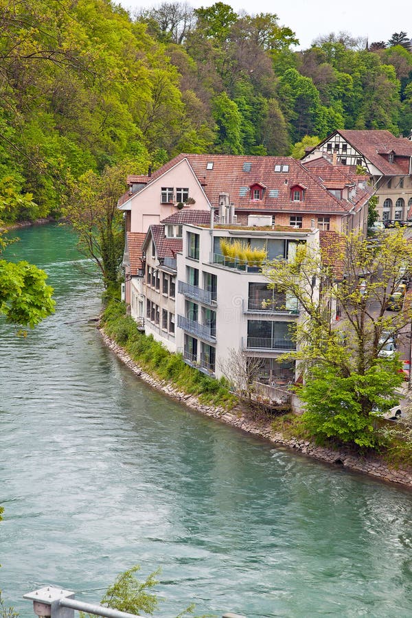 Die Schweiz, Stadt Bern Und Fluss Aare Stockfoto - Bild von betrieb ...