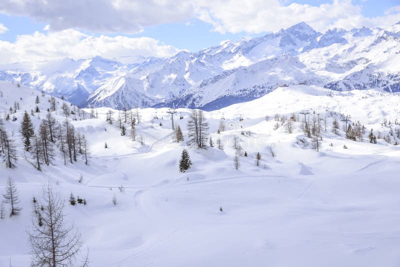 Die Spitzen Der Alpen Im Winter Mit Weichem Schnee Stockbild - Bild von ...