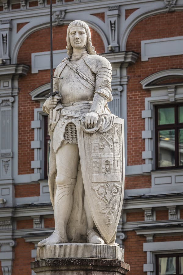 Die Roland-Statue in Alt-Riga, Lettland Stockbild - Bild von lettisch ...