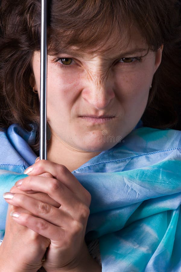 Die Stirn runzelnde Frau stockbild. Bild von haar, schön - 2862145