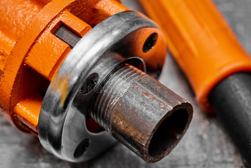 Die Stock and Die Professional Tool for Cutting Threads on Pipes, Studs ...