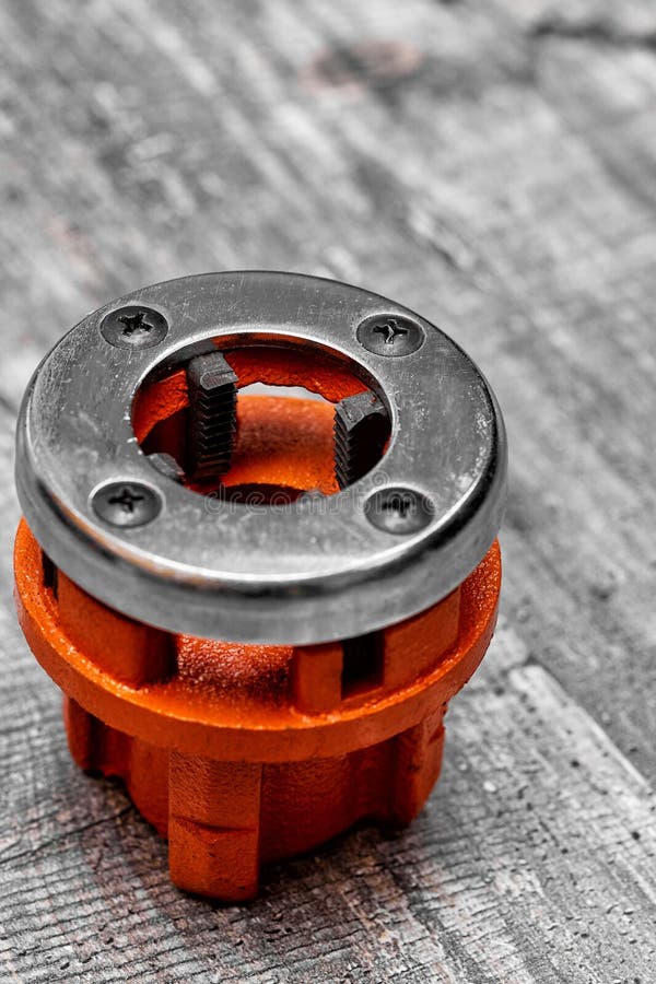 Die Stock and Die Professional Tool for Cutting Threads on Pipes, Studs ...