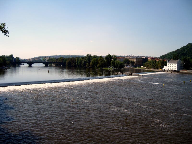 Die Stromschnellen Auf Dem Die Moldau-Fluss Stockfoto - Bild von polen ...