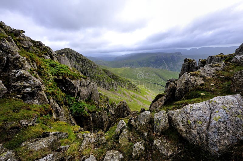 Die Windungen stockbild. Bild von berge, tageslicht, wolken - 33320145
