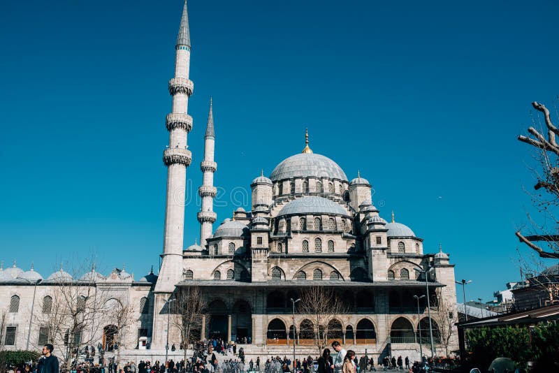 Die Yeni Cami-Moschee In Istanbul Redaktionelles Foto - Bild von blau ...