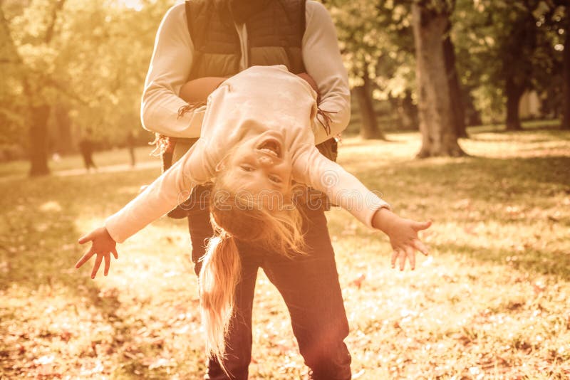 Die Zeit, Die Mit Vati Verbracht Wird, Wird Nie Vergeudet Stockfoto ...