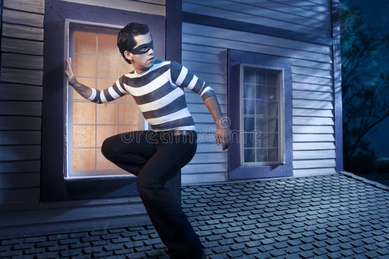 Dieb Auf Dem Dach Eines Hauses Nachts Stockbild - Bild von ausdehnung ...