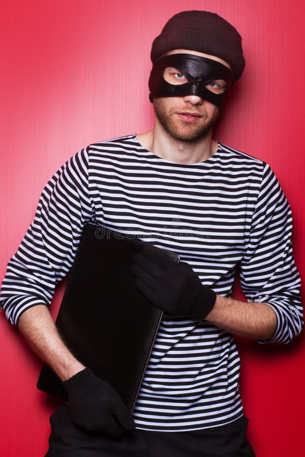 Dief Die Met Grote Blauwe Creditcard Glimlachen Stock Foto - Image of ...