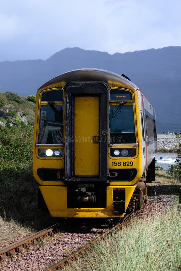 Diesel Multiple Unit Express Sprinter Class 158 Approaching Barmouth ...