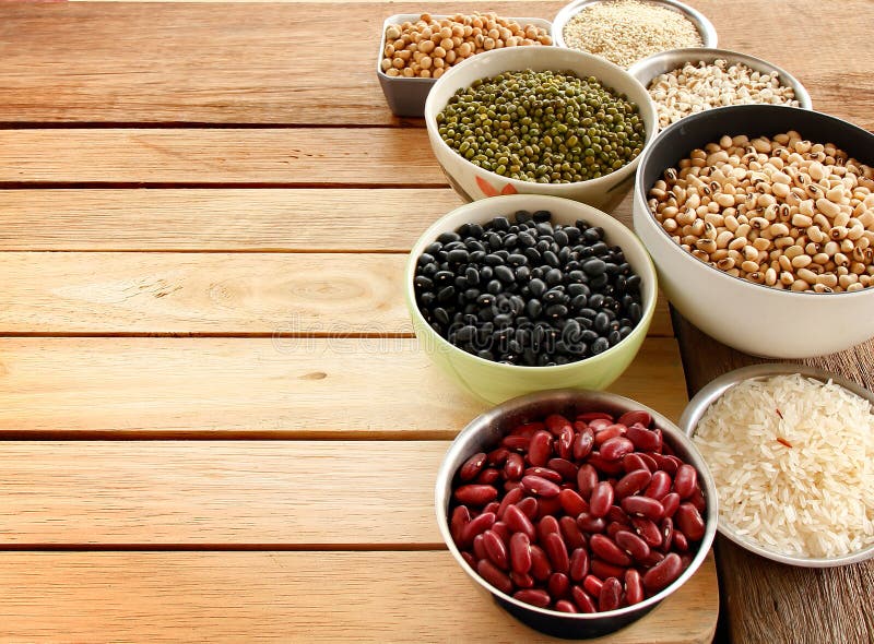 Diferentes Tipos De Granos, Cinco Granos Foto de archivo - Imagen de ...