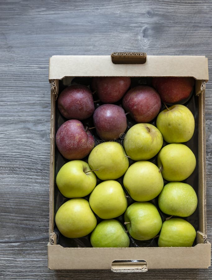 Diferentes Tipos De Manzanas Verdes Y Rojas Imagen de archivo - Imagen ...