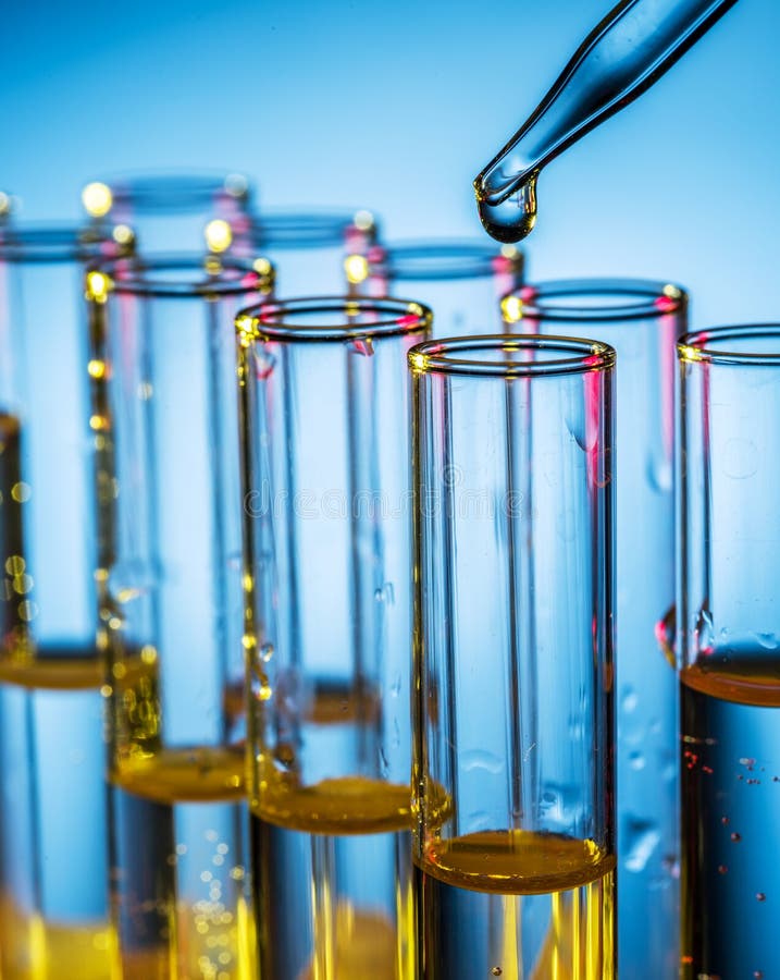 Diferentes Vasos De Laboratorio Y Vidrios Foto de archivo - Imagen de ...