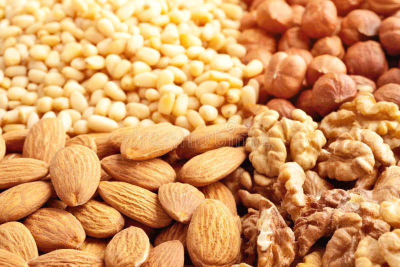 Différentes noix photo stock. Image du fermer, santé - 17914154