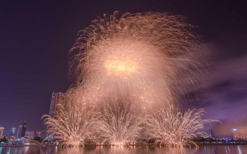 DIFF Da Nang International Fireworks Festival 2017 Vietnam Jun 2017 ...