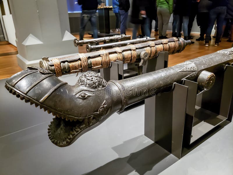 Different Cannon Types and Sizes from the 16th Century on Display ...