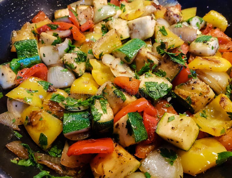 Vegetable stir pan stock image. Image of kitchen, kind - 240594337