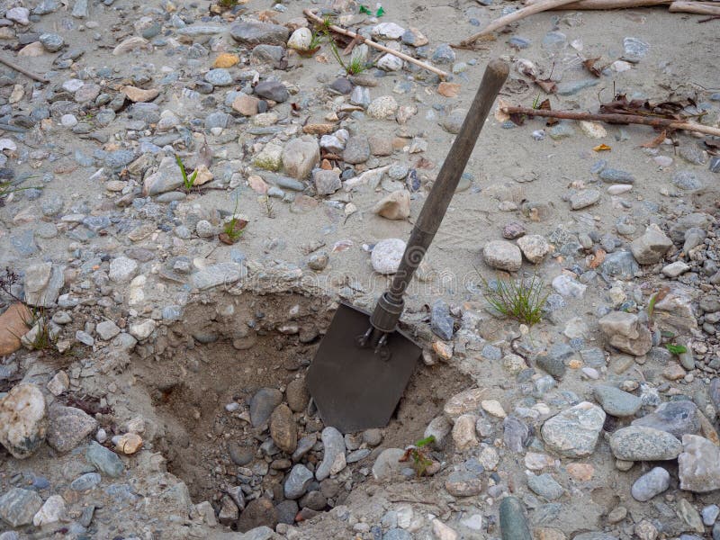 Dig a hole with a spade stock image. Image of hole, nature - 170706665