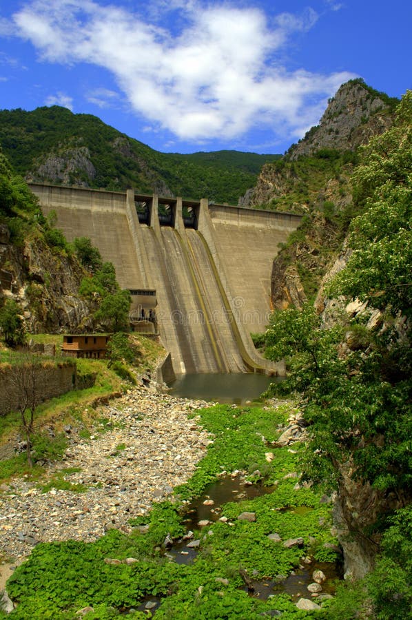 Acqua Della Diga Per Generare Energia Fotografia Stock - Immagine di ...