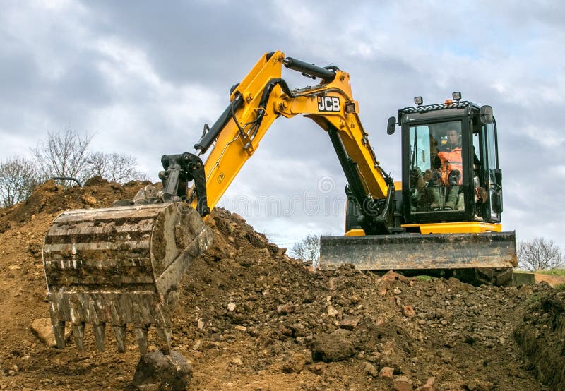 A digger moving soil editorial photo. Image of earthmover - 85709471