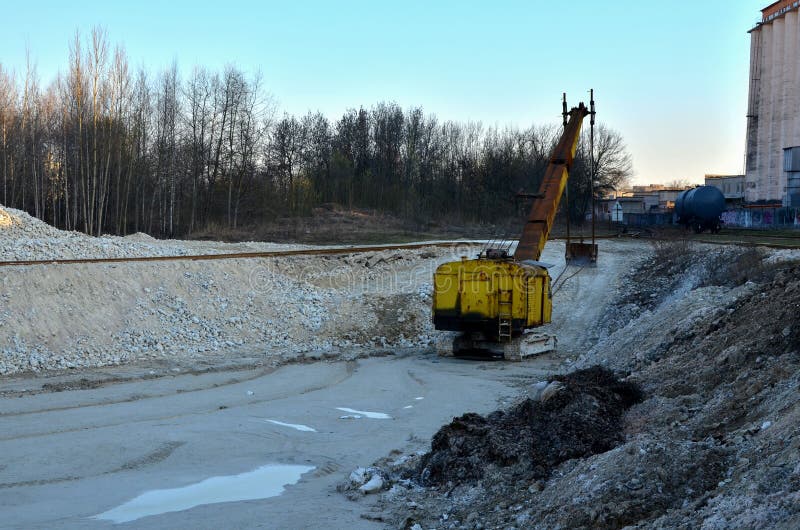 Digging Excavator in a Quarry Mining Rock Stock Image - Image of ...
