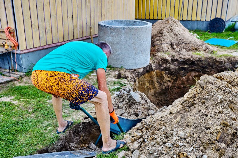 When Digging Pit for Septic Tank, Homeowner Removes Soil in Wheelbarrow ...