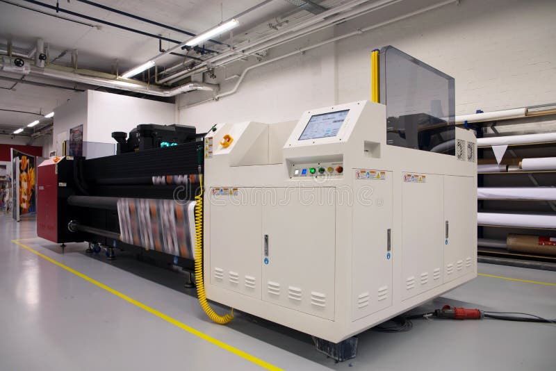 Digital-Drucken - Breiter Formatdrucker Stockfoto - Bild von bett, bildschirmanzeige: 48100920