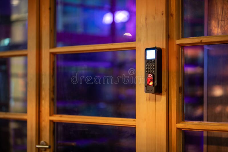 Smart Electronic Lock with Touchscreen for Thumbprint Reading, Identity ...