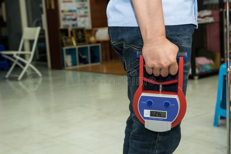 DIGITAL HAND GRIP DYNAMOMETER, Measuring Values of the Static Flexor ...