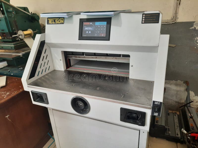Digital Paper Cutting Machine, Telson MP490ST Editorial Photo - Image ...
