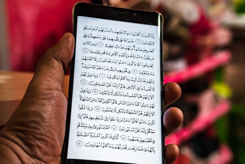Digital Quran Apps in Smartphone Editorial Photography - Image of ...