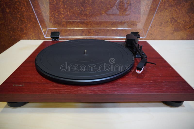 Digital turntable editorial photography. Image of digital - 179307372