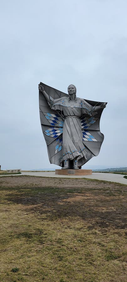 Dignity Statue in South Dakota Editorial Photography - Image of wall ...