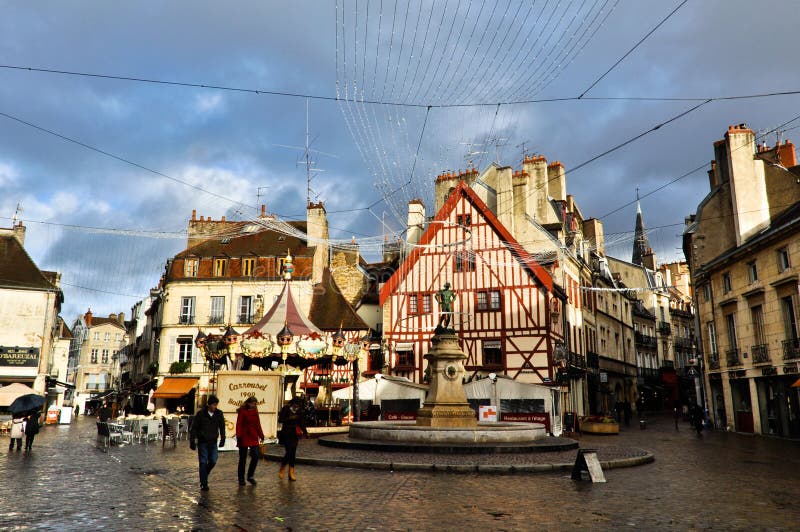 Dijon Old Town Urban View photographie éditorial. Image du vieux - 43371777