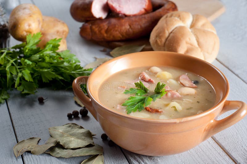 Snoep Van Dikke Bonen Met Groenten Stock Afbeelding - Image of gekookt ...