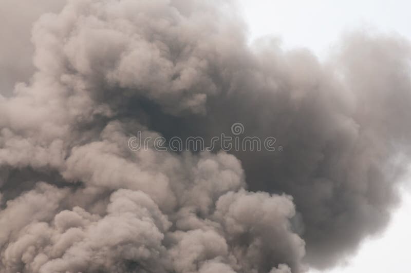 DE PLUIM VAN DE ROOK stock foto. Image of ontploffen - 17843168