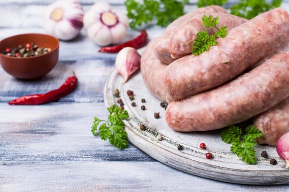 Dikke vleesworsten stock afbeelding. Image of maaltijd - 123562143