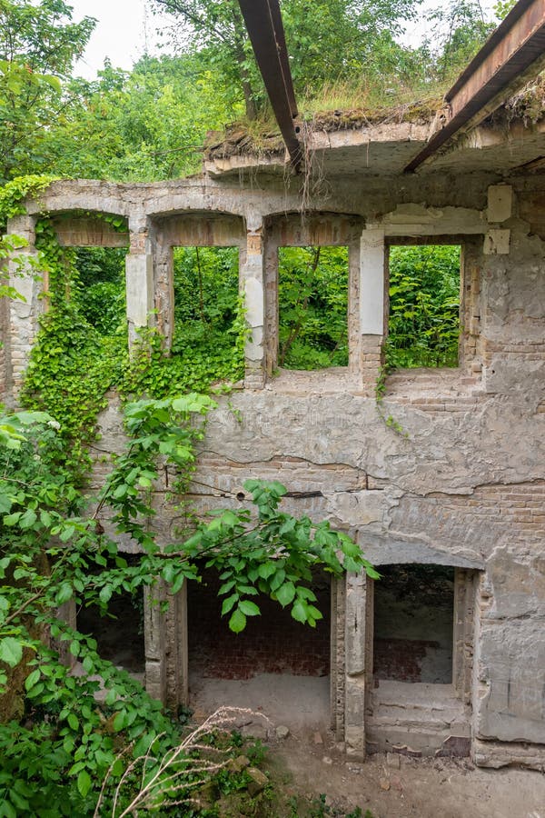 A Dilapidated Abandoned Building. Derelict Houses Stock Photo - Image ...